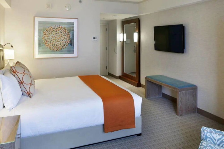 Deluxe King | Seaport Boston | Waterfront Seaport District, Harborwalk - Revere, MA