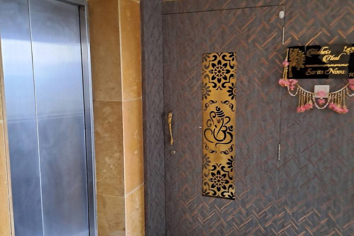 Females Only- Luxury Room - Terrace Flat- Breath In Open Air. - Thane