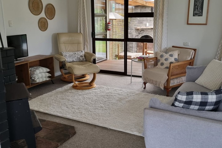 Point Wells Village Home With Large Covered Deck. Pet Friendly! - Matakana