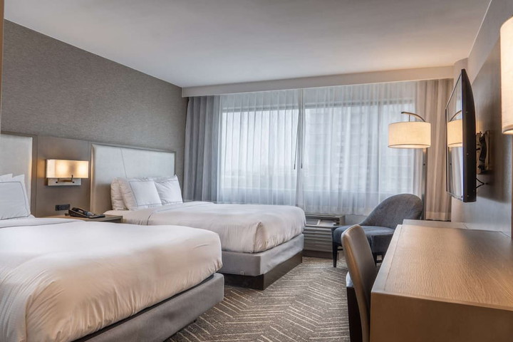 Near South Coast Plaza | Pool, Dining + Spa - 오렌지 군