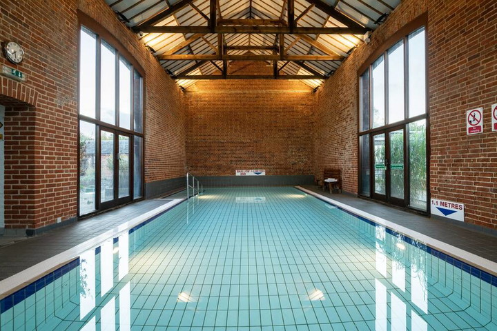 Woodpecker - A Cottages That Sleeps 5 Guests In 3 Bedrooms, Indoor Pool Onsite - Burnham Market