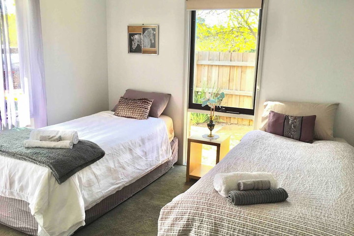 2 Bedroom Private Unit With Enclosed Back Yard - Bairnsdale