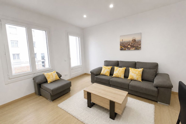 Beautiful 4-bedroom Condo Near Barcelona Cathedral - Badalona
