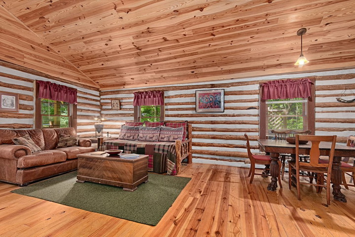 Romantic Cozy Cabin, Hot Tub, Fire Place, Close To Town, Pet Frendly - 