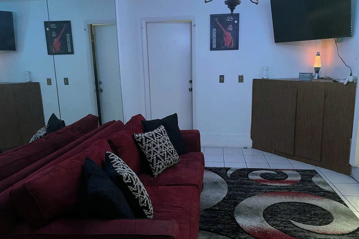 Hard Rock Escape  Luxe Stay W/ Theater,grand Patio,1.5mi To Stadium, City Nexus - Miami Gardens, FL