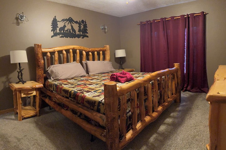 5 Minutes To Pigeon Forge Fun! Tranquil Setting. Hot Tub, Game Room, Fire Pit. - Pigeon Forge, TN