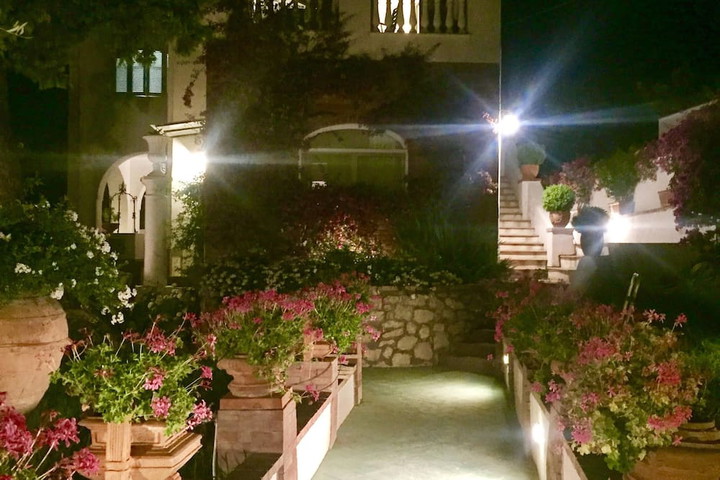 Central Apartment In Historic Villa In The Heart Of Anacapri With Swimming Pool. - Anacapri
