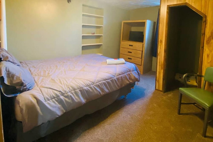 Bannack Room, Queen Bed, Grant Mt, Horse Prairie Stage Stop Lewis & Clark Trail - Montana