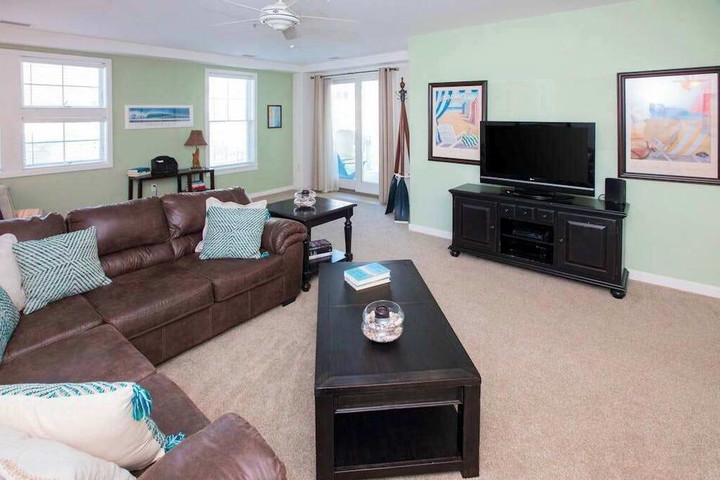 Courtyard Condo Near The Ocean With W/d, Outdoor Pool & Gym - Virginia