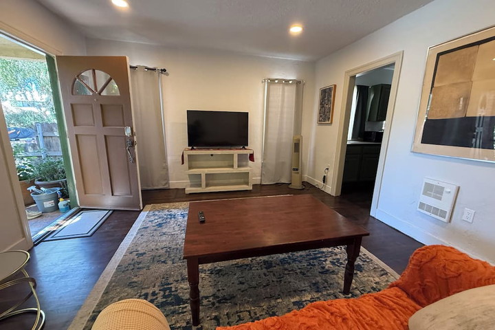Charming 1-bedroom House In Culver City - Culver City, CA