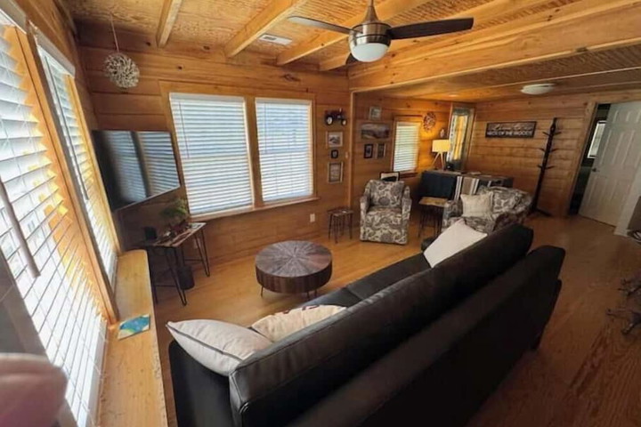 Rivers Edge- A Lovely Cabin On The River - Hot Springs, NC