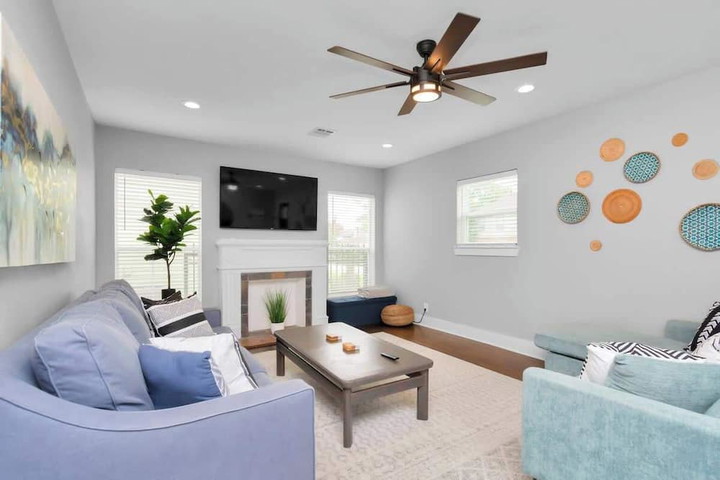 Hot Tub! + Close To Downtown & Med Center - Houston, TX