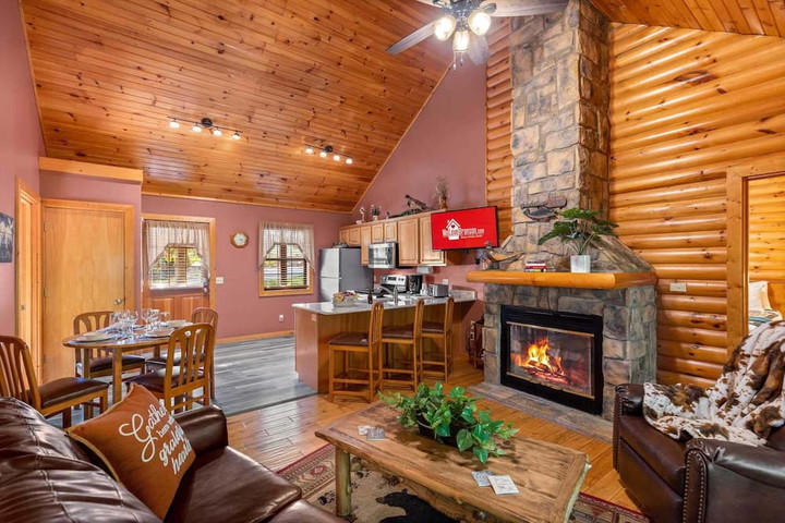 Beautiful Wooded Views, Endless Amenities, All Located In Branson Woods - Branson, MO
