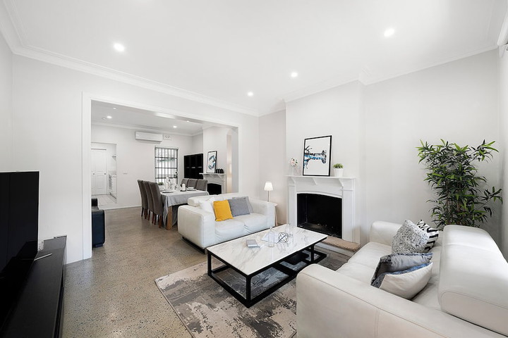 Darlinghurst Living | 5 Beds + Garage Parking - Randwick