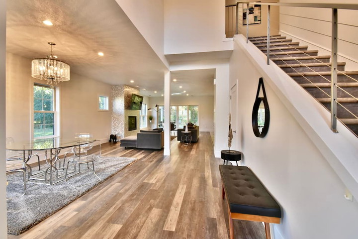Chic Modern House On The Very Desirable Location In Downtown Wayzata - Maple Grove, MN