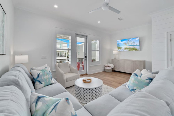New Home! 100 Yards From Beach, Heated Pool, Gas Grill, 5 Tvs, Stocked Kitchen - Alabama