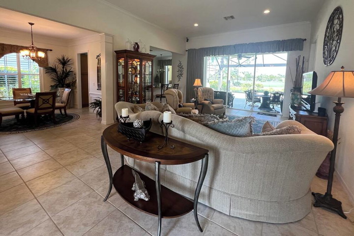 Luxurious Golf Home With Pool In Prestigious Colonial Country Club + Amenities - Fort Myers, FL