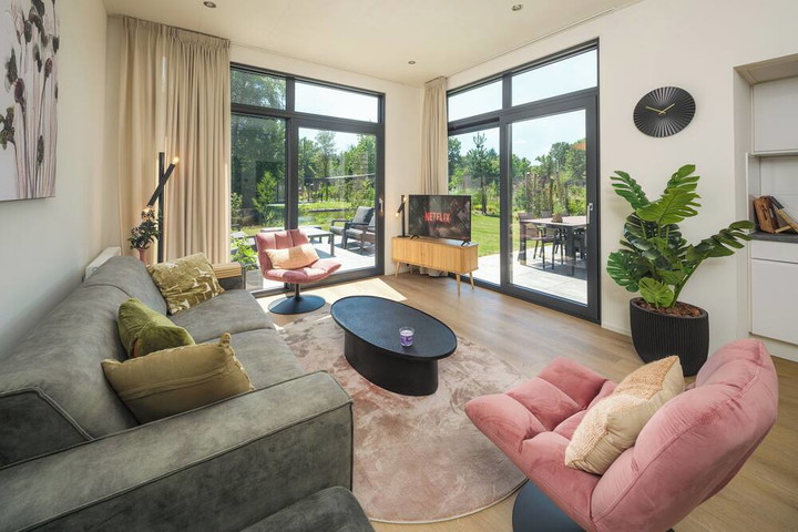 Luxurious Cannenburch Deluxe, Atmospheric Outdoor Area And Lounge With Outdoor Fireplace. - Apeldoorn