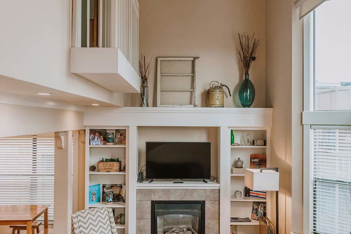 Bay Lights Waterfront Loft Located In Old Town - Eureka, CA