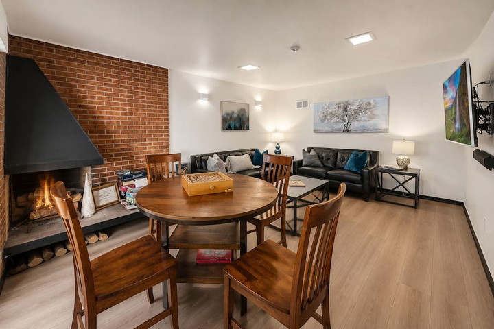 The Fox Den In Old Town! Pool, Sauna & Game Room - Fort Collins, CO