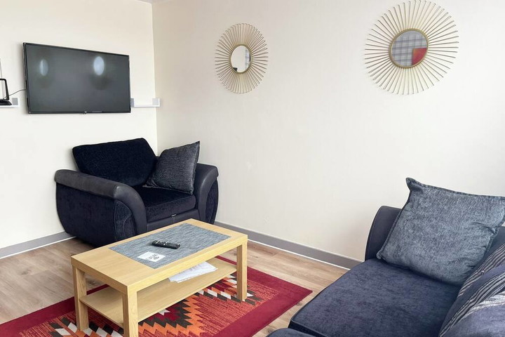 Penn Gardens - Two Bedroom Apartment - Brentwood