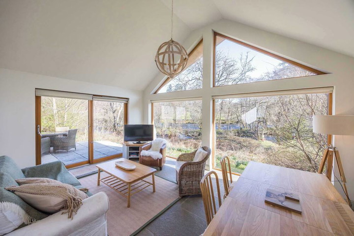 Beautiful River Fronted House With Private Hot Tub - Killin
