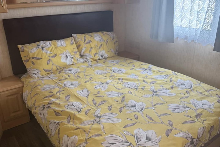 Family Caravan - Sleeps 6 - Pets Allowed - Pool - Heacham
