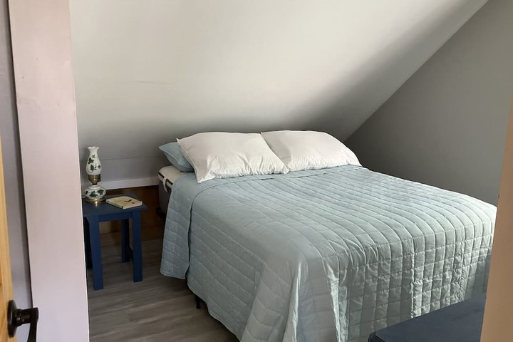 Cute Apt W/ Parking & W/d! - Dover, NH