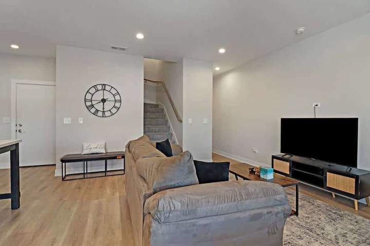Perfect 4br Townhouse With Parking & Pickleball Access - Naperville