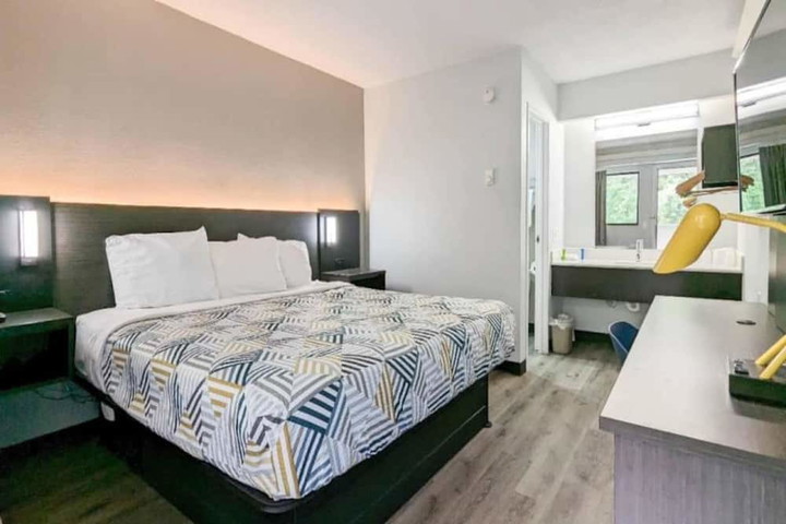 Spacious King Bed|free Wifi|vending - ナシュア, NH