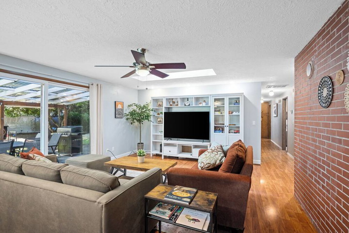 3/2 In Milwaukie - Dead End Street, Free Parking! - Oregon City, OR