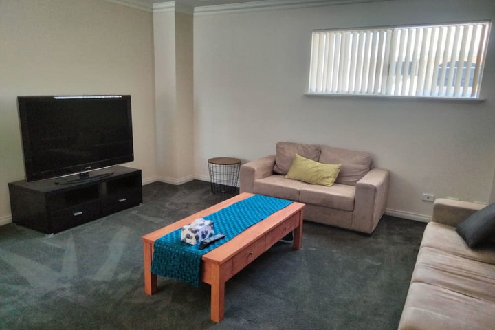 Modern Townhouse In The Centre Of Rockingham - Rockingham