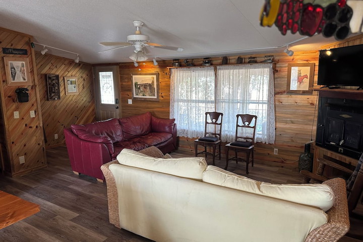 Shady House With River Access , Sheep & Donkeys! - Fredericksburg, TX