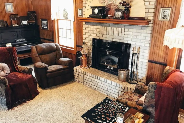 Little R&r, Entire Farmhouse, Historical 1908 Train Station - Casper, WY