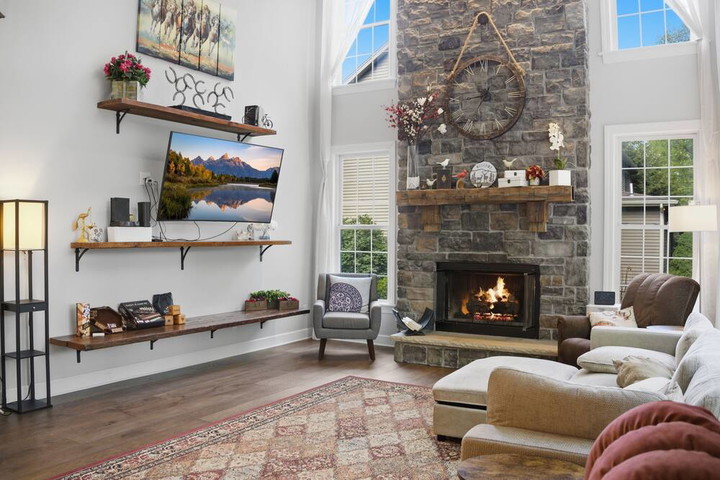 New Luxury Saratoga Track Rental: 4 Miles To Track, Hot Tub, Sunroom, 8 Beds! - Saratoga Springs, NY