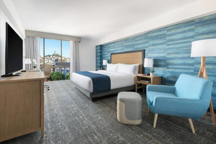 Amazing Retreat Close To Chinatown | Outdoor Pool Access | Pets Are Allowed - San Francisco, CA