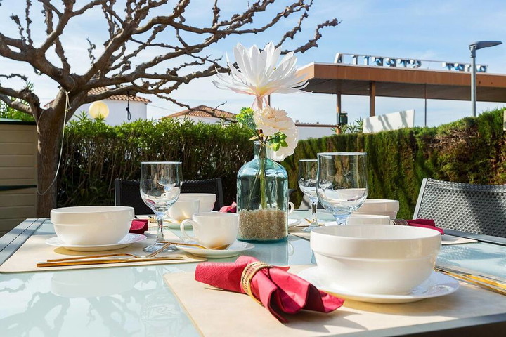 Vacation Rental In Roses, Costa Brava: Large House With Pool And Garden, 1200m From The Beach. Book Now For An Unforgettable Vacation! - Roses
