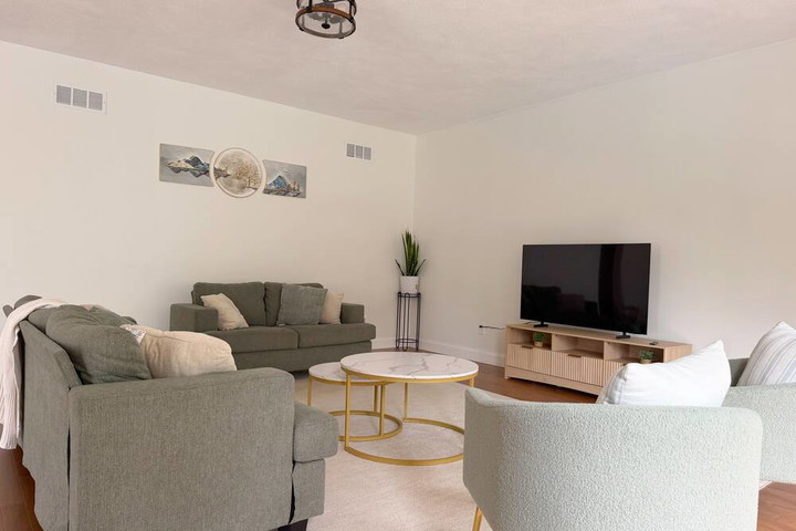 Amazing 6 Bedroom Home Featuring A Wraparound Deck & Private Pool - Reading, PA