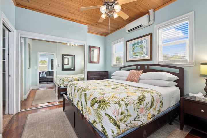 Luxury Suite King At Old Colorado Inn - Stuart, FL