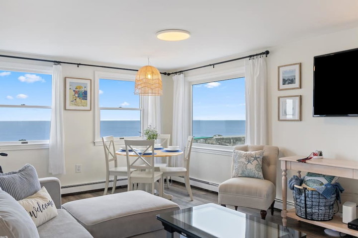 Oceanfront Home W/amazing Views, Hottub! Sleeps 10 - Scituate, MA