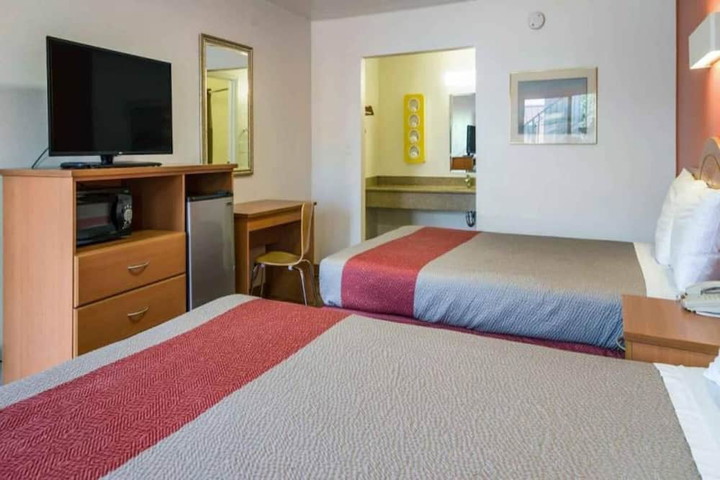 2 Queen Beds | Smoking, Micfridge - Walnut Creek, CA