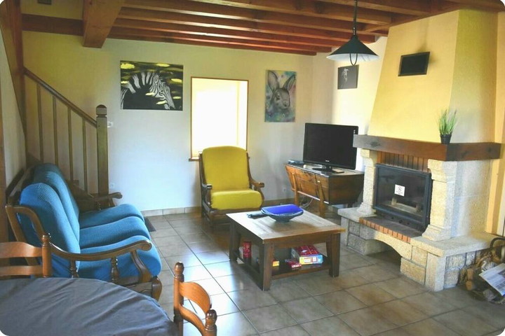 Gîte De Campagne Climatisé Avec Grand Terrain à Gimel-les-cascades - Corrèze