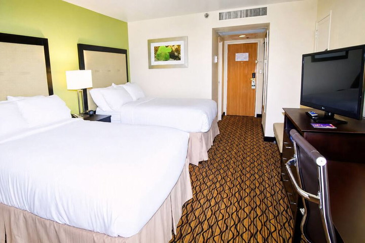 Bayside Downtown Retreat With Pet-friendly Courtyard | Onsite Pools - Corpus Christi, TX