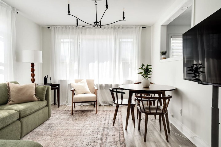 Stylish 2br Near Queens, Hospitals & Lake Ontario - Kingston