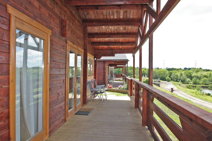 White Springs - Lake View - Llanelli