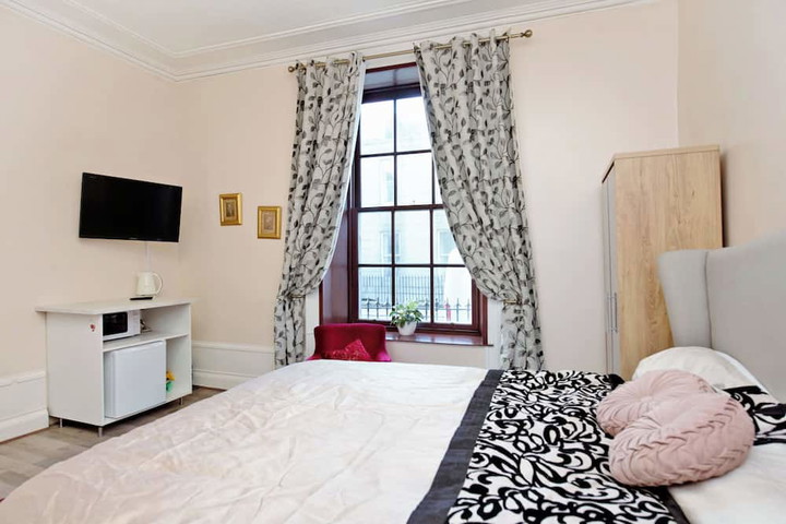 Rm6- Double Bed Room With Inroom Shower - Aberdeen