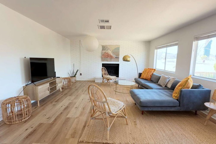4 Bedrooms 2 Bathrooms Sleeps Up To 12 - Yucca Valley, CA