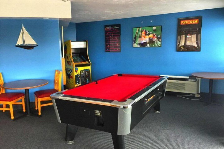 1br Condo W/ Kitchenette & Balcony | Pools Access - Yarmouth, ME