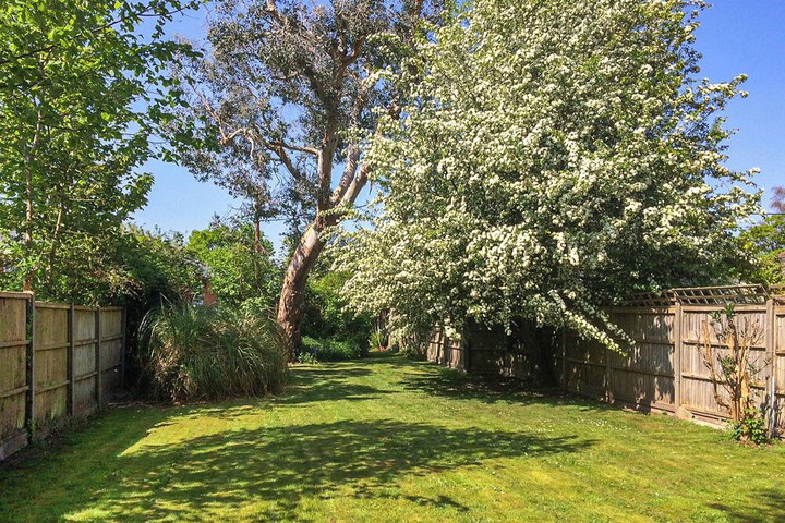Charming And Cosy Victorian Cottage. - Bracknell