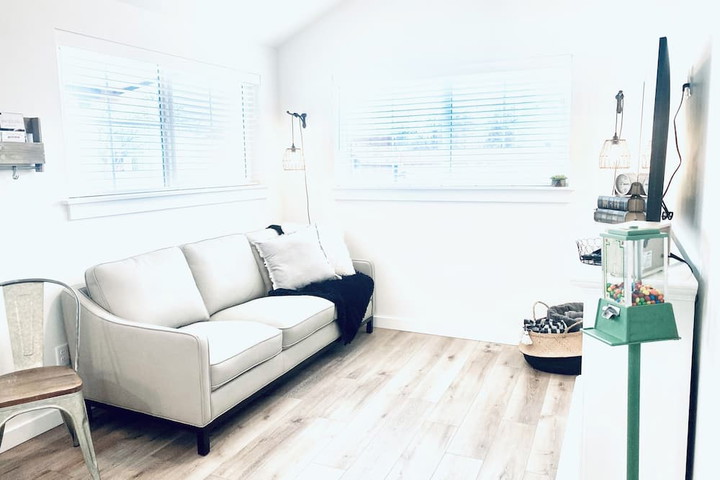 The Black Bird Bungalow -Charming Modern-vintage Flair - Spa & Fireside - Twin Falls, ID